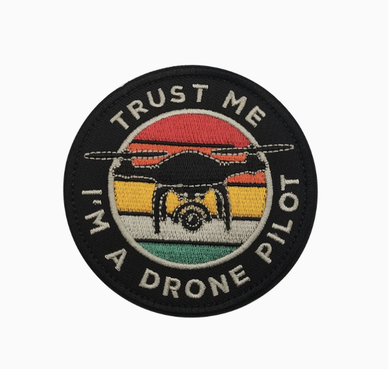 Brodert “Trust Me – I’m a Drone Pilot” Patch (rund) – Droneklubbens Shop